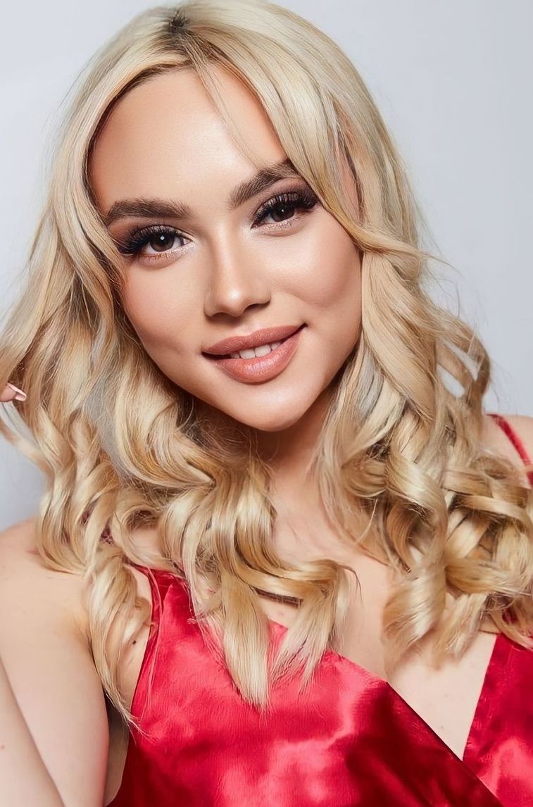 22 y.o. Daria from Odessa, Ukraine - Brown eyes, Chestnut Hair - ID ...