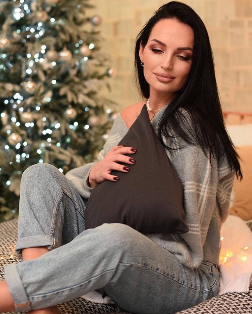 40 y.o. Anna from Kyiv, Ukraine - Green eyes, Black Hair - ID 832443 ...