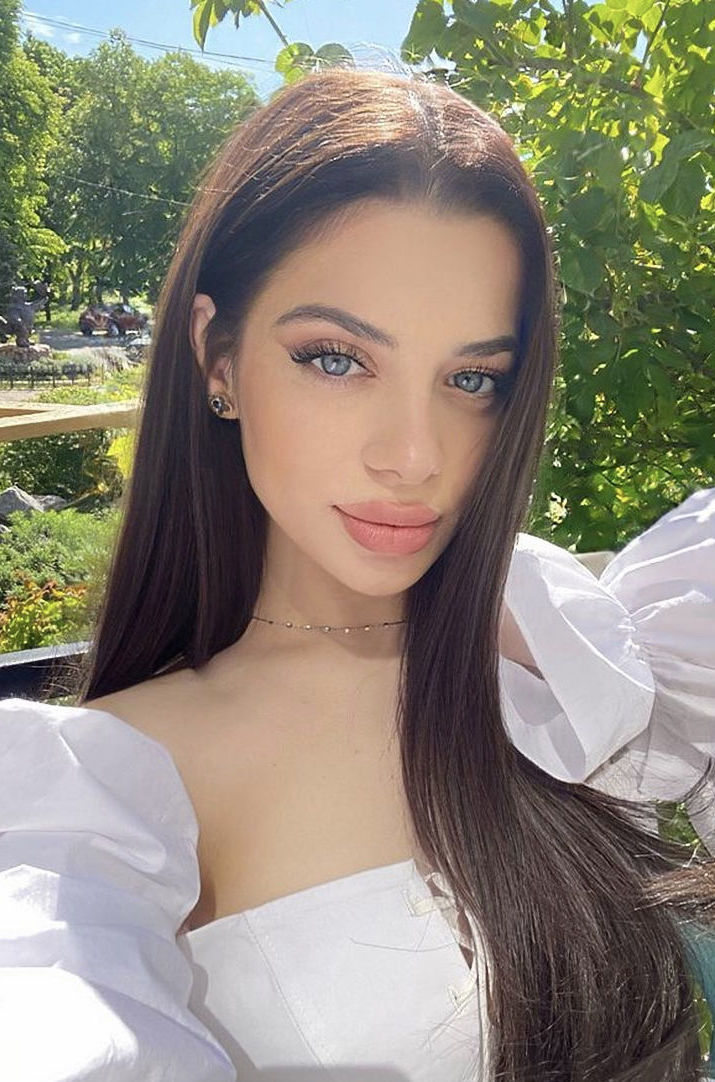 20 y.o. Nikol from Kyiv, Ukraine - Blue eyes, Black Hair - ID 875571 - GoldenBride.net