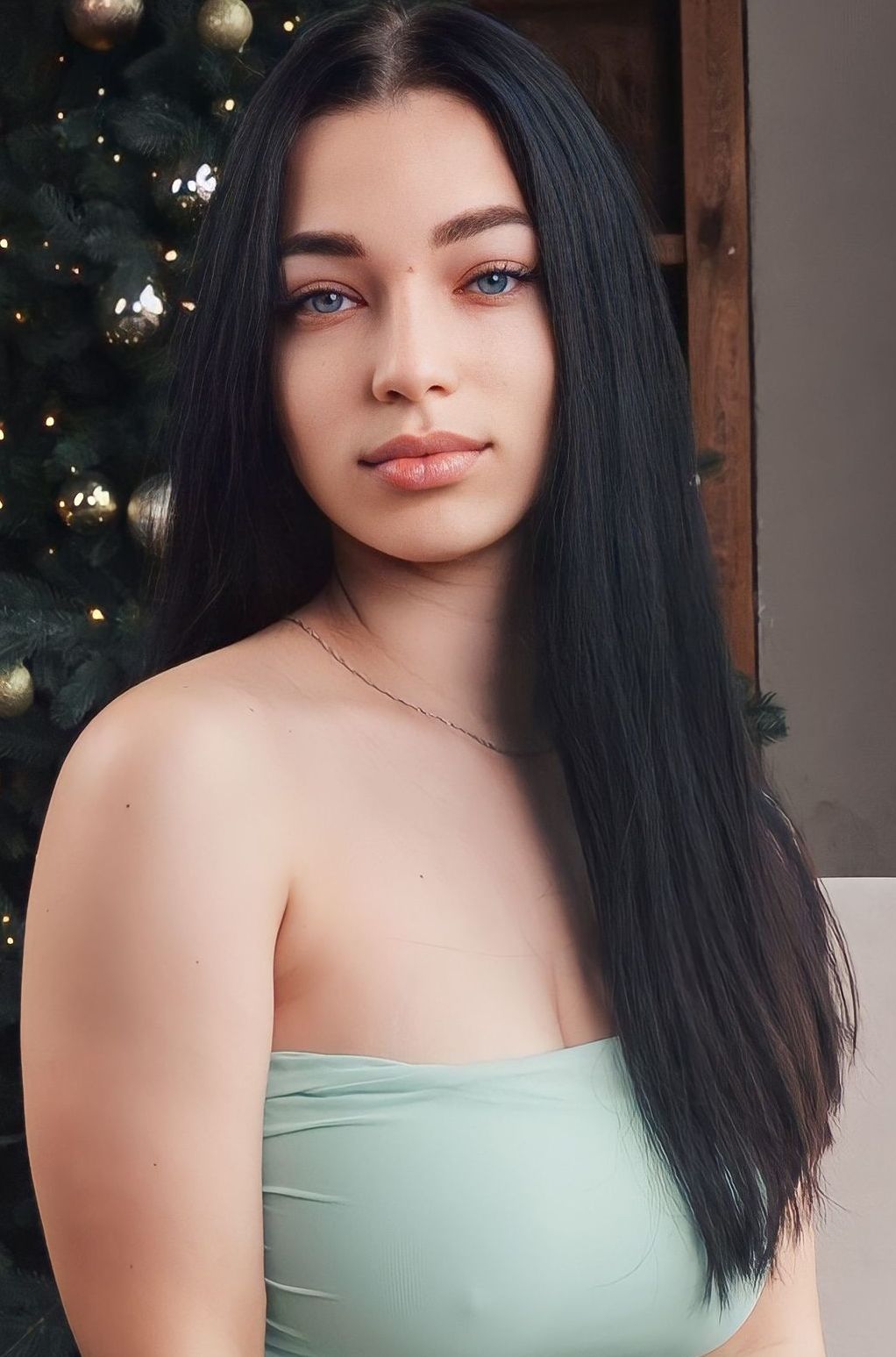 20 y.o. Anastasia from Kyiv, Ukraine - Green eyes, Black Hair - ID 878655 - GoldenBride.net