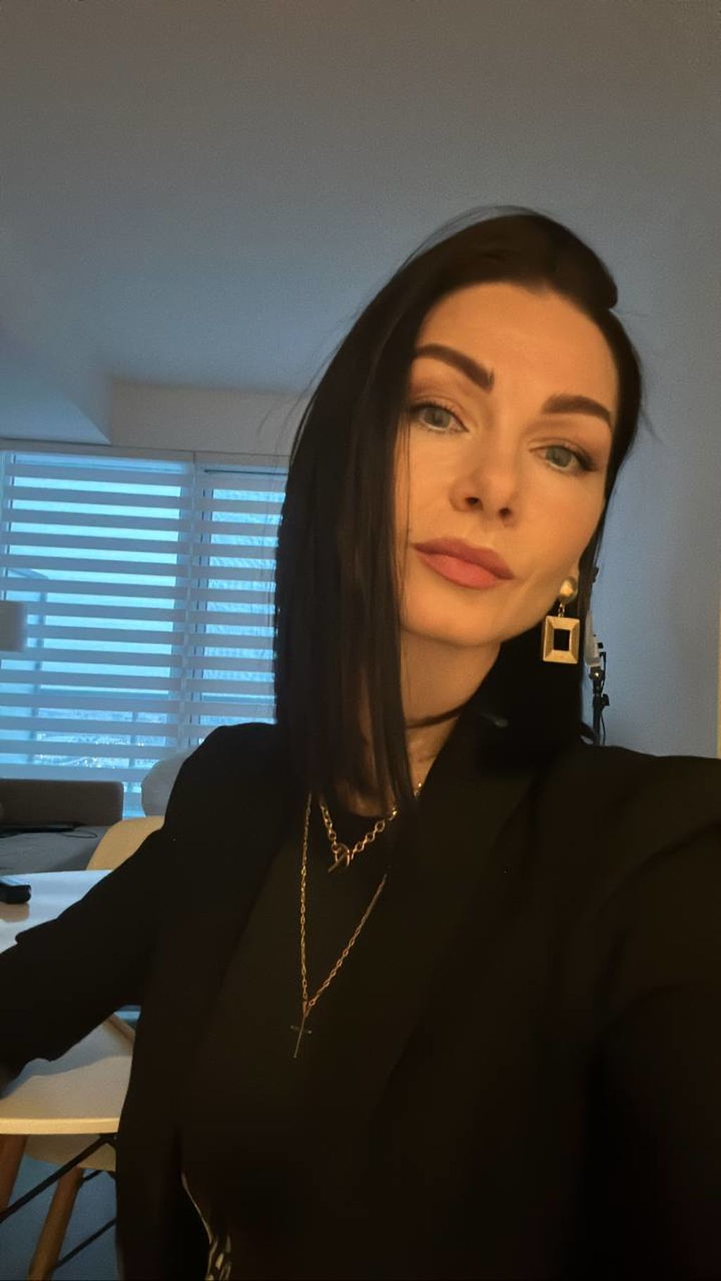 40 y.o. Anna from Toronto, Canada - Blue eyes, Black Hair - ID 883443 ...