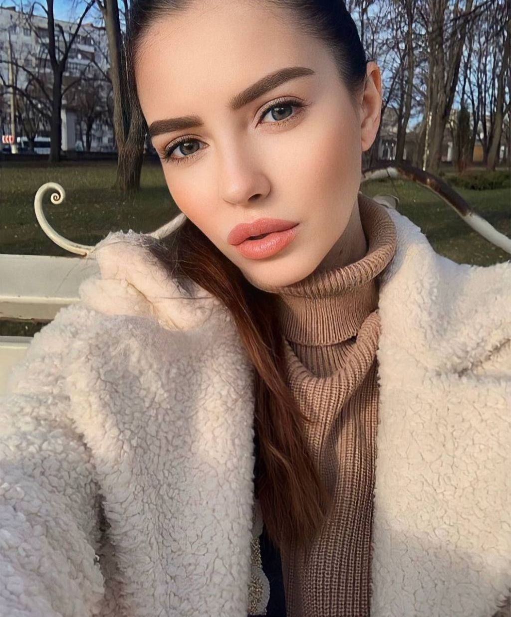 34 y.o. Alina from Kyiv, Ukraine - Green eyes, Brown Hair - ID 894293 ...