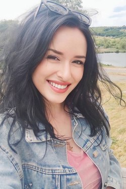 35 y.o. Elizaveta from Lviv, Ukraine - Green eyes, Black Hair - ID 894787 - GoldenBride.net