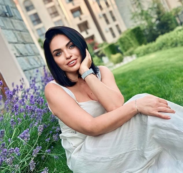 40 y.o. Olha from Kremenchuk, Ukraine - Blue eyes, Chestnut Hair - ID ...