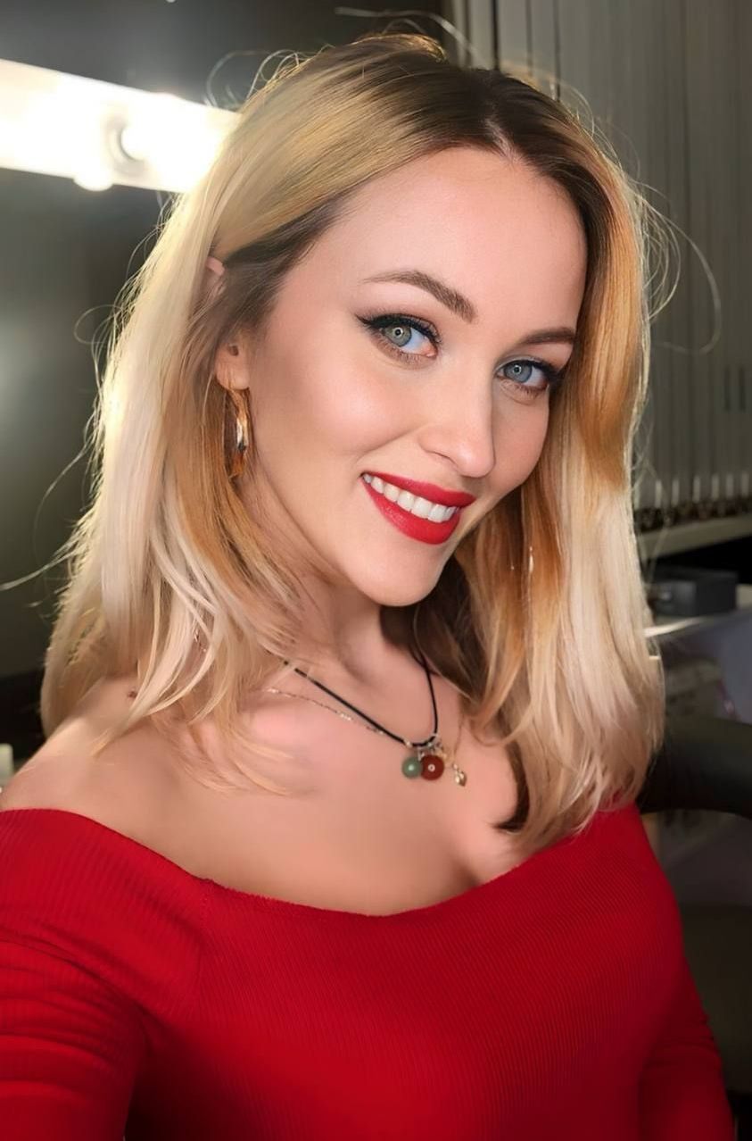 32 y.o. Mikaela from Chernivtsi, Ukraine - Green eyes, Blond Hair - ID 906585 - GoldenBride.net