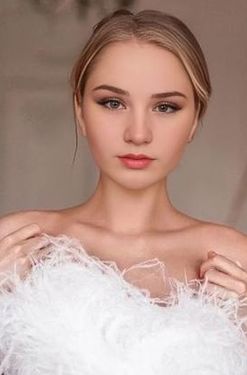 23 y.o. Halyna from Odessa, Ukraine - Green eyes, Brown Hair - ID 911926 - GoldenBride.net