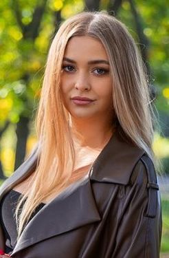 25 y.o. Iryna from Kyiv, Ukraine - Green eyes, Blond Hair - ID 949492 - GoldenBride.net