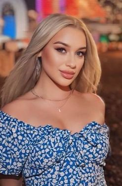 21 y.o. Nikoletta from Uzhhorod, Ukraine - Green eyes, Blond Hair - ID 949584 - GoldenBride.net