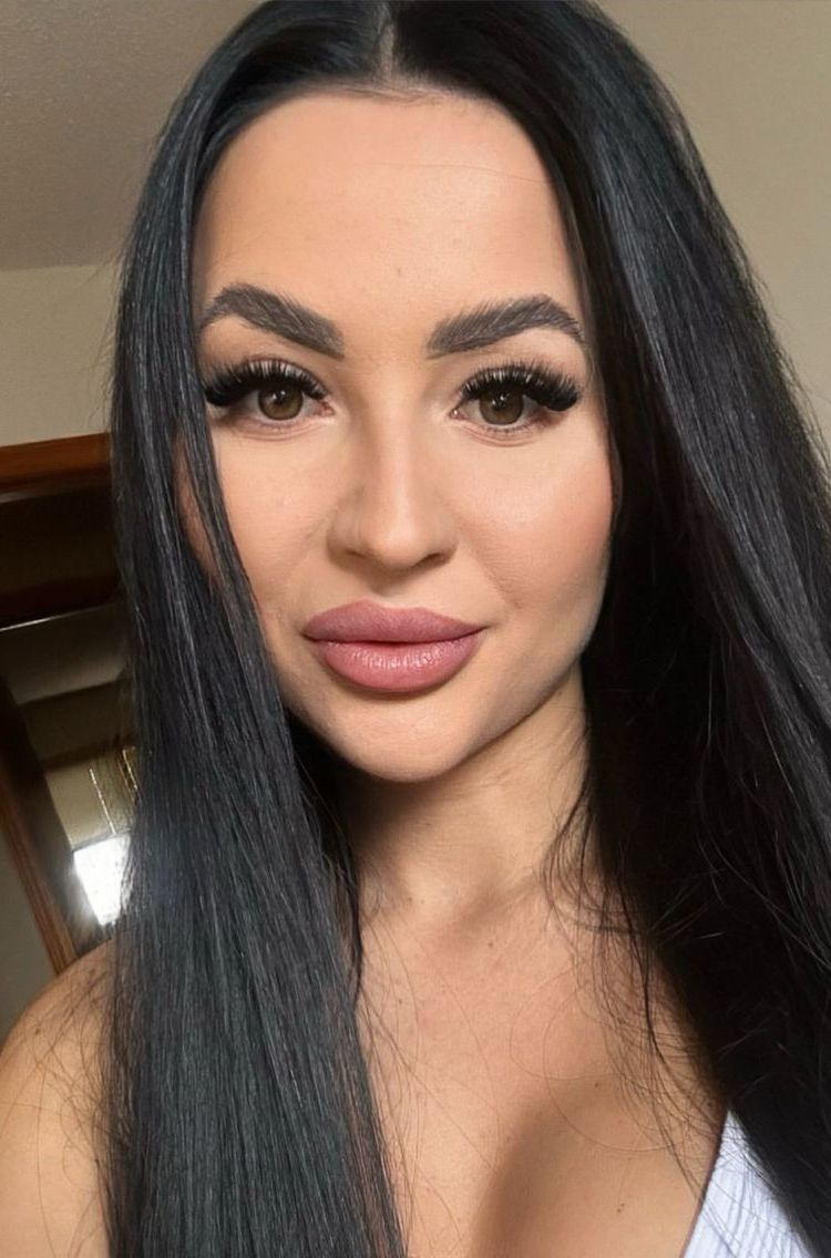 23 y.o. Aleksandra from Warsaw, Poland - Green eyes, Brown Hair - ID ...