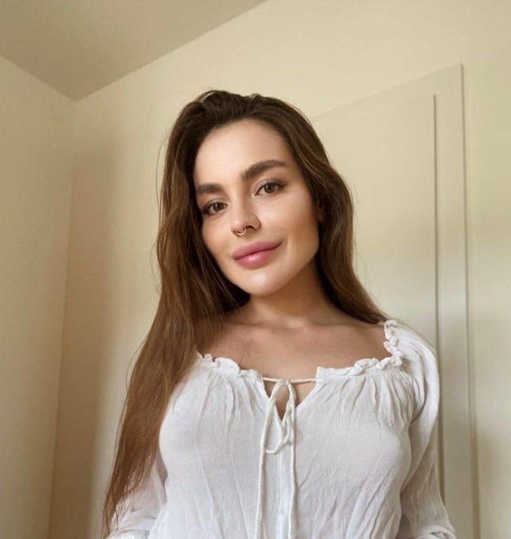 24 y.o. Diana from Donetsk, Ukraine - Green eyes, Black Hair - ID 874803 - GoldenBride.net